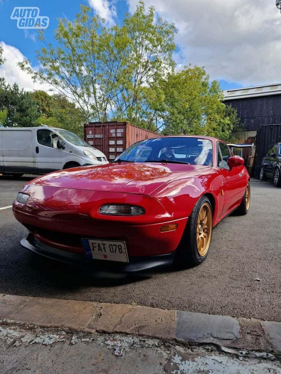 Red Mazda MX-5 1991 in Kazlu Ruda, with an engine capacity of 1.60 L and mileage of 214 thousand km for 7000 €, photo 4 on AUTOMOTO.COM.LV