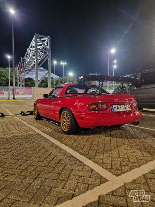 Red Mazda MX-5 1991 in Kazlu Ruda, with an engine capacity of 1.60 L and mileage of 214 thousand km for 7000 €, photo 5 on AUTOMOTO.COM.LV