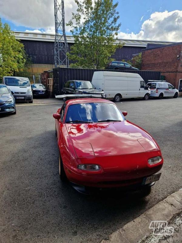 Red Mazda MX-5 1991 in Kazlu Ruda, with an engine capacity of 1.60 L and mileage of 214 thousand km for 7000 €, photo 6 on AUTOMOTO.COM.LV