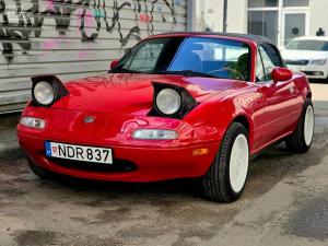 Red Mazda MX-5 1993 in Vilnius, with an engine capacity of 1.60 L and mileage of 113 thousand km for 8700 €, photo  on AUTOMOTO.COM.LV