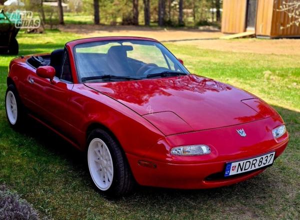 Red Mazda MX-5 1993 in Vilnius, with an engine capacity of 1.60 L and mileage of 113 thousand km for 8700 €, photo 2 on AUTOMOTO.COM.LV