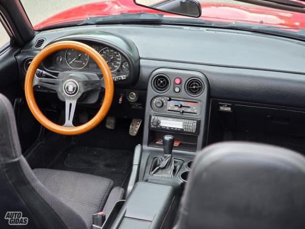 Red Mazda MX-5 1993 in Vilnius, with an engine capacity of 1.60 L and mileage of 113 thousand km for 8700 €, photo 3 on AUTOMOTO.COM.LV