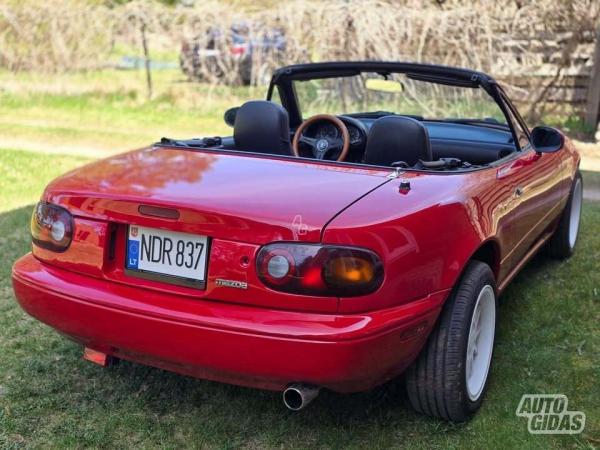 Red Mazda MX-5 1993 in Vilnius, with an engine capacity of 1.60 L and mileage of 113 thousand km for 8700 €, photo 4 on AUTOMOTO.COM.LV