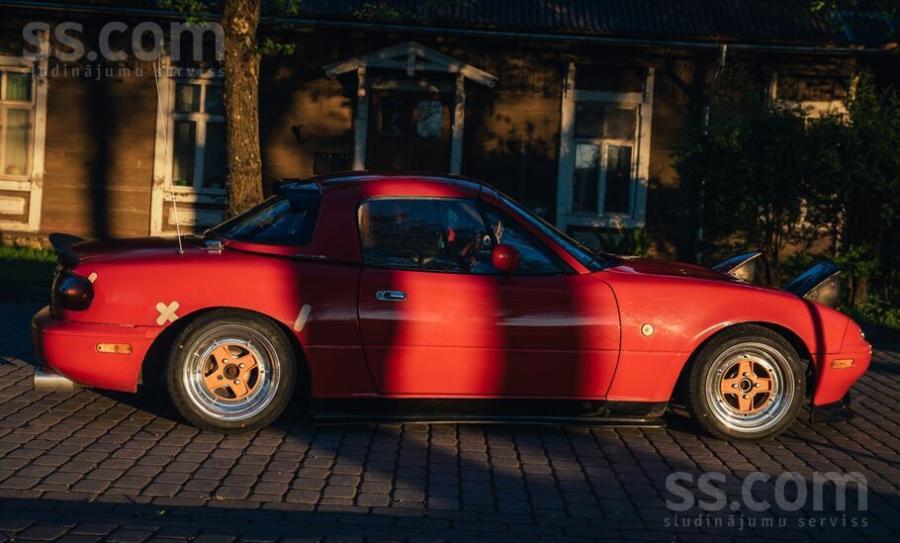 Sarkans Mazda MX-5 1996 Ventspils, ar dzinēja tilpumu 1.60 L un nobraukumu 264 tūkst. km par 31900 €, foto 4 vietnē AUTOMOTO.COM.LV