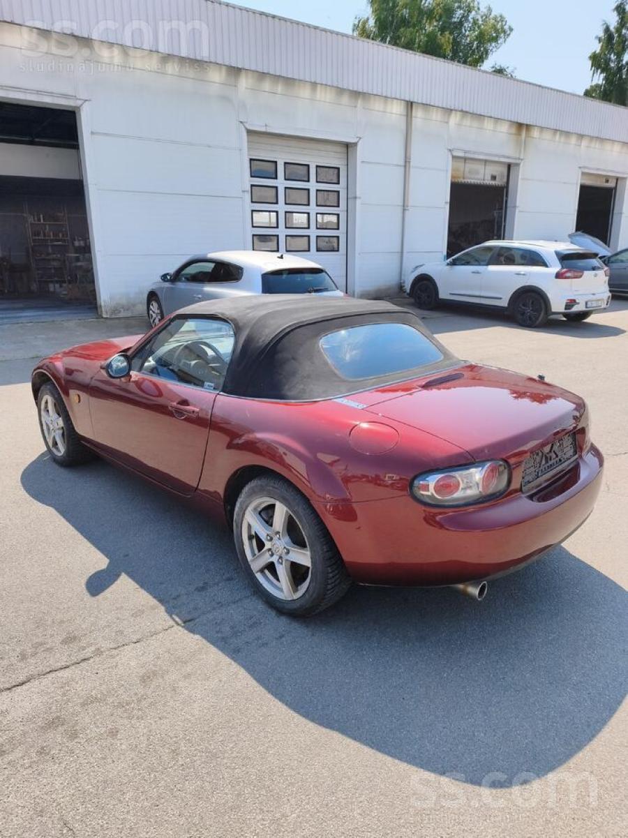 Sarkans Mazda MX-5 2006 Rīga, ar dzinēja tilpumu 1.80 L un nobraukumu 175 tūkst. km par 3700 €, foto 7 vietnē AUTOMOTO.COM.LV