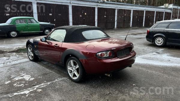 Sarkans Mazda MX-5 2007 Rīga, ar dzinēja tilpumu 1.80 L un nobraukumu 200 tūkst. km par 2990 €, foto 5 vietnē AUTOMOTO.COM.LV