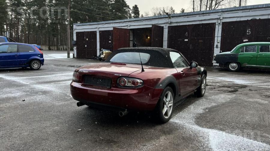 Sarkans Mazda MX-5 2007 Rīga, ar dzinēja tilpumu 1.80 L un nobraukumu 200 tūkst. km par 2990 €, foto 4 vietnē AUTOMOTO.COM.LV