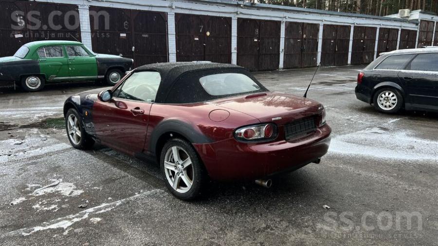 Sarkans Mazda MX-5 2007 Rīga, ar dzinēja tilpumu 1.80 L un nobraukumu 200 tūkst. km par 2990 €, foto 5 vietnē AUTOMOTO.COM.LV