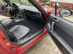 Red Mazda MX-5 2014 in Taurage, with an engine capacity of 2.00 L and mileage of 202 thousand km for 6900 €, photo 12 on AUTOMOTO.COM.LV