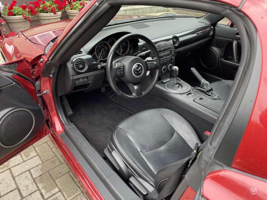 Red Mazda MX-5 2014 in Taurage, with an engine capacity of 2.00 L and mileage of 202 thousand km for 6900 €, photo 14 on AUTOMOTO.COM.LV