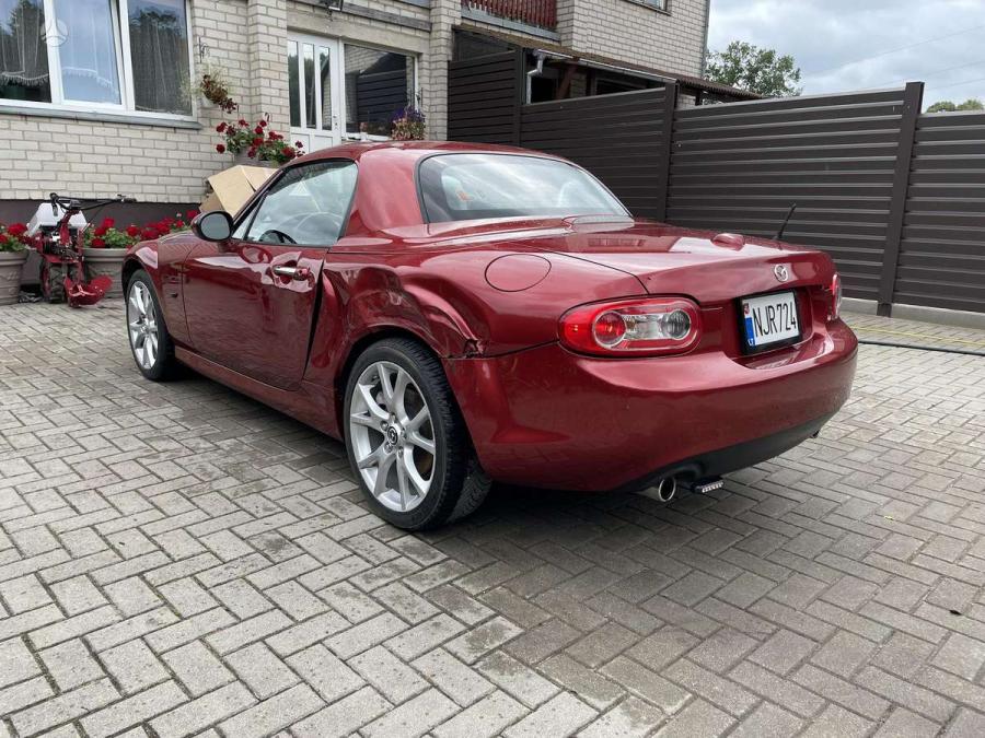 Red Mazda MX-5 2014 in Taurage, with an engine capacity of 2.00 L and mileage of 202 thousand km for 6900 €, photo 26 on AUTOMOTO.COM.LV