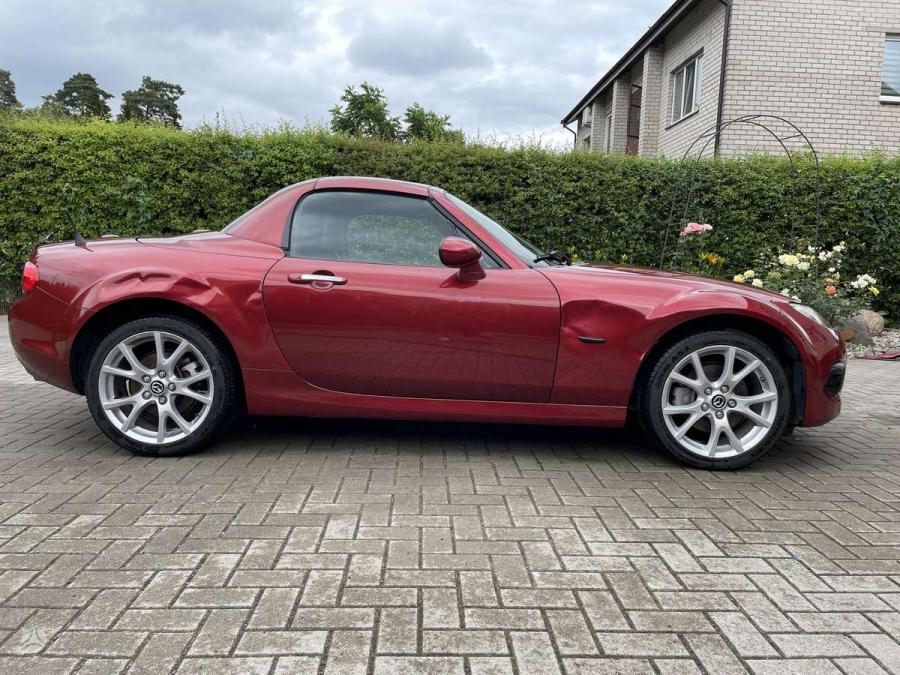 Red Mazda MX-5 2014 in Taurage, with an engine capacity of 2.00 L and mileage of 202 thousand km for 6900 €, photo 32 on AUTOMOTO.COM.LV