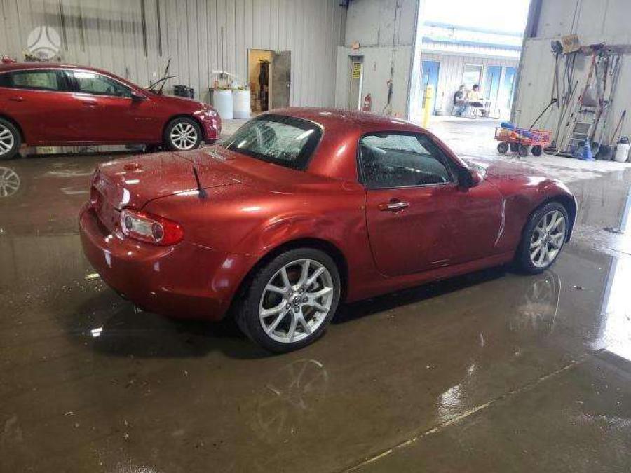 Red Mazda MX-5 2014 in Taurage, with an engine capacity of 2.00 L and mileage of 202 thousand km for 6900 €, photo 47 on AUTOMOTO.COM.LV