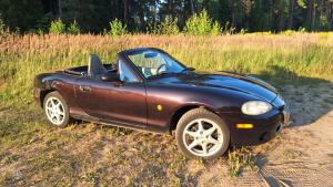 Violet Mazda MX-5 2003 in Vilnius, with an engine capacity of 1.60 L and mileage of 310 thousand km for 2900 €, photo 7 on AUTOMOTO.COM.LV