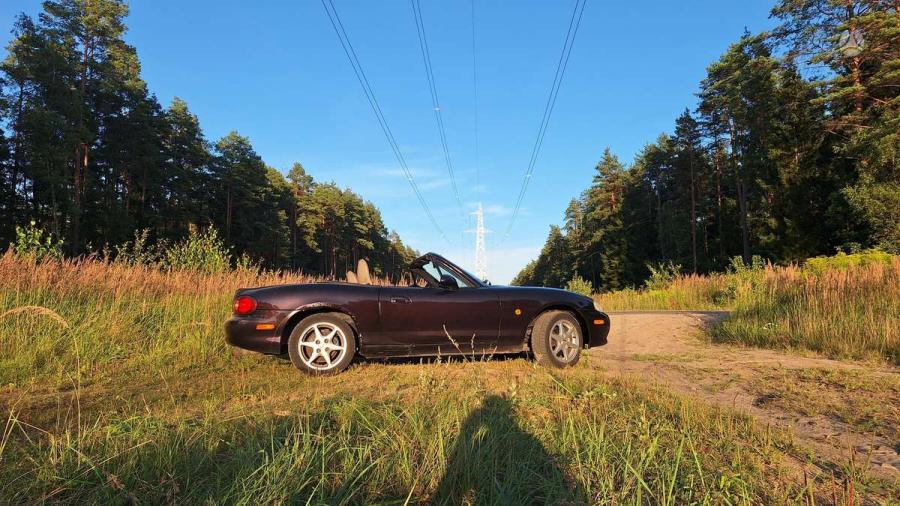 Violet Mazda MX-5 2003 in Vilnius, with an engine capacity of 1.60 L and mileage of 310 thousand km for 2900 €, photo 10 on AUTOMOTO.COM.LV
