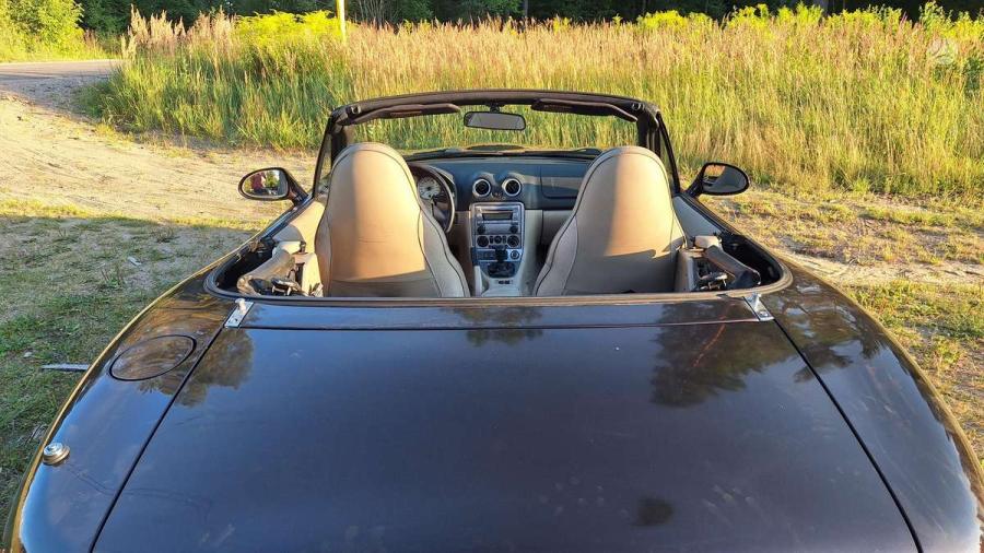Violet Mazda MX-5 2003 in Vilnius, with an engine capacity of 1.60 L and mileage of 310 thousand km for 2900 €, photo 16 on AUTOMOTO.COM.LV