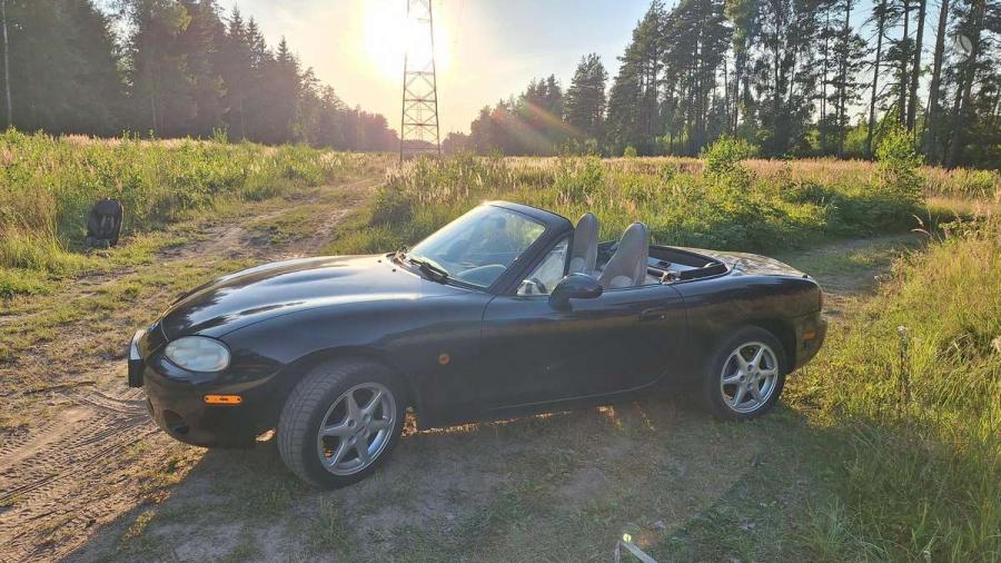 Violet Mazda MX-5 2003 in Vilnius, with an engine capacity of 1.60 L and mileage of 310 thousand km for 2900 €, photo 19 on AUTOMOTO.COM.LV