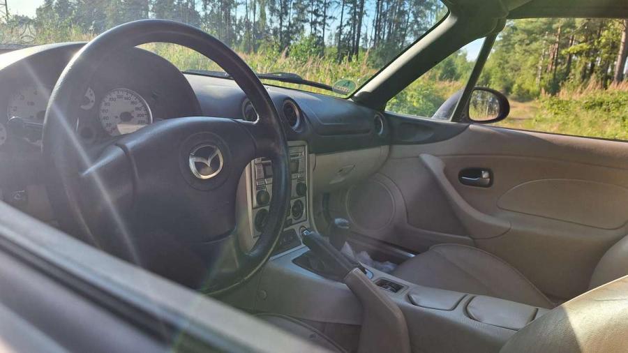 Violet Mazda MX-5 2003 in Vilnius, with an engine capacity of 1.60 L and mileage of 310 thousand km for 2900 €, photo 26 on AUTOMOTO.COM.LV