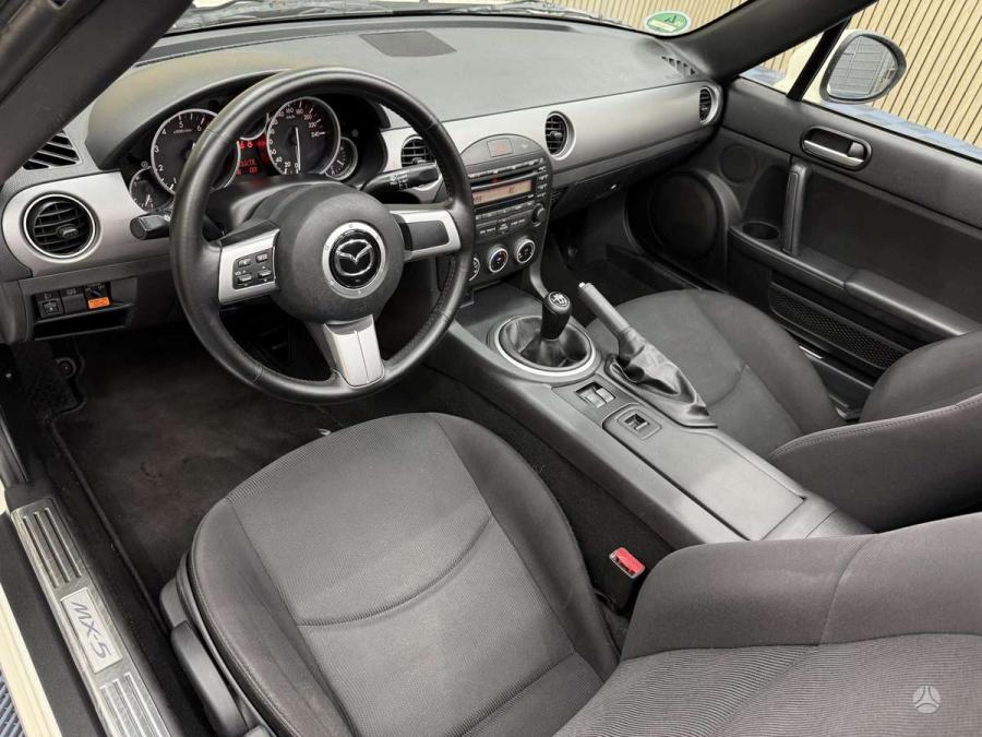 Balts Mazda MX-5 2009 Marijampole, ar dzinēja tilpumu 1.80 L un nobraukumu 156 tūkst. km par 7500 €, foto 3 vietnē AUTOMOTO.COM.LV