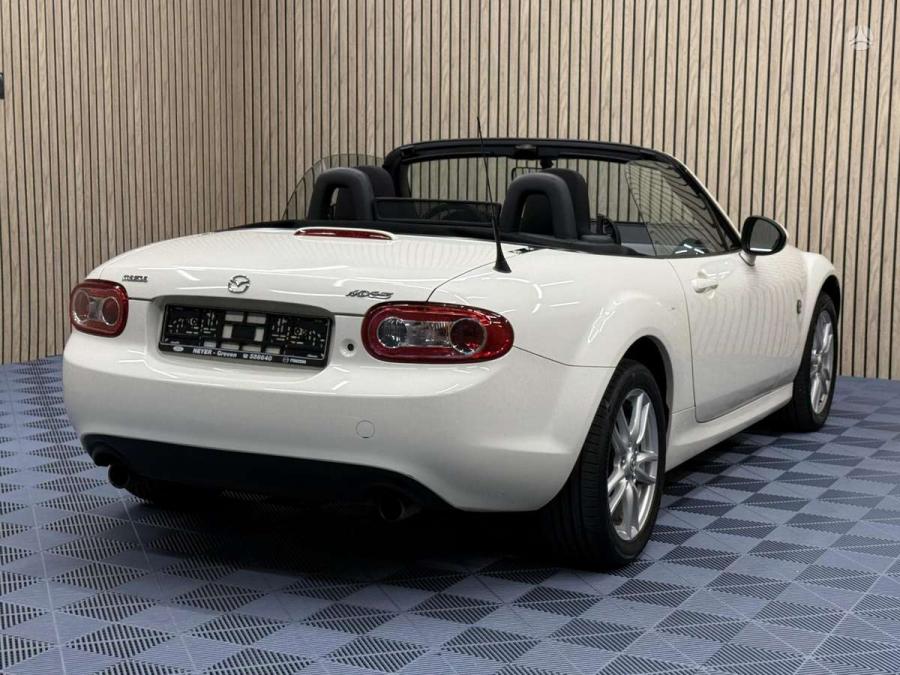 Balts Mazda MX-5 2009 Marijampole, ar dzinēja tilpumu 1.80 L un nobraukumu 156 tūkst. km par 7500 €, foto 8 vietnē AUTOMOTO.COM.LV