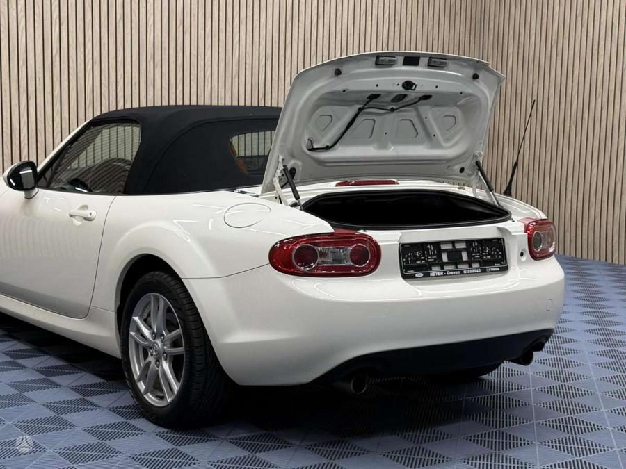 Balts Mazda MX-5 2009 Marijampole, ar dzinēja tilpumu 1.80 L un nobraukumu 156 tūkst. km par 7500 €, foto 26 vietnē AUTOMOTO.COM.LV