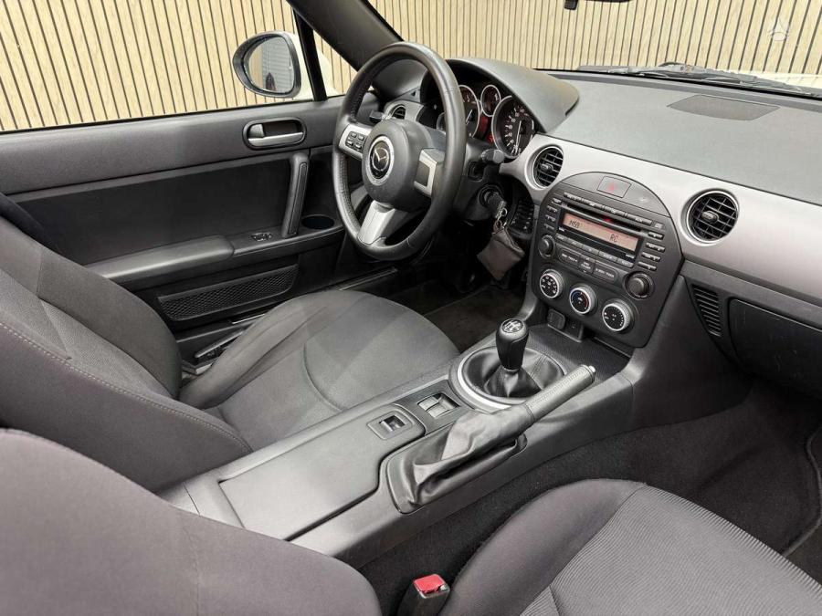 Balts Mazda MX-5 2009 Marijampole, ar dzinēja tilpumu 1.80 L un nobraukumu 156 tūkst. km par 7500 €, foto 35 vietnē AUTOMOTO.COM.LV