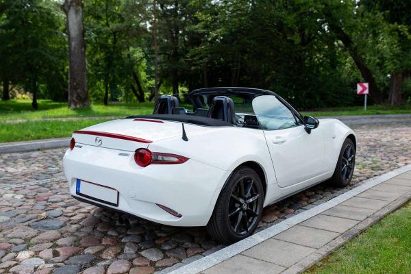 Balts Mazda MX-5 2016 Kauņa, ar dzinēja tilpumu 2.00 L un nobraukumu 72 tūkst. km par 12300 €, foto 4 vietnē AUTOMOTO.COM.LV