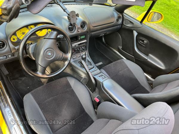 Dzeltens Mazda MX-5 2000 Tallina, ar dzinēja tilpumu 1.60 L un nobraukumu 67 tūkst. km par 6500 €, foto 5 vietnē AUTOMOTO.COM.LV