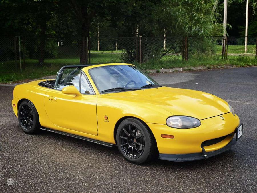 Yellow Mazda MX-5 2001 in Vilnius, with an engine capacity of 1.60 L and mileage of 187 thousand km for 6200 €, photo 1 on AUTOMOTO.COM.LV