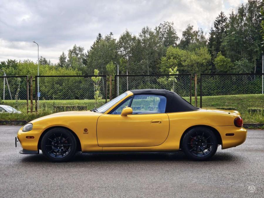 Yellow Mazda MX-5 2001 in Vilnius, with an engine capacity of 1.60 L and mileage of 187 thousand km for 6200 €, photo 5 on AUTOMOTO.COM.LV