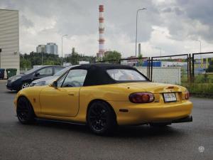 Yellow Mazda MX-5 2001 in Vilnius, with an engine capacity of 1.60 L and mileage of 187 thousand km for 6200 €, photo 6 on AUTOMOTO.COM.LV