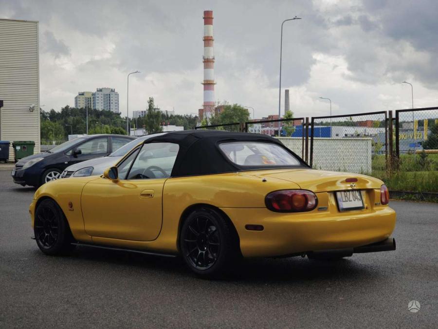 Yellow Mazda MX-5 2001 in Vilnius, with an engine capacity of 1.60 L and mileage of 187 thousand km for 6200 €, photo 6 on AUTOMOTO.COM.LV