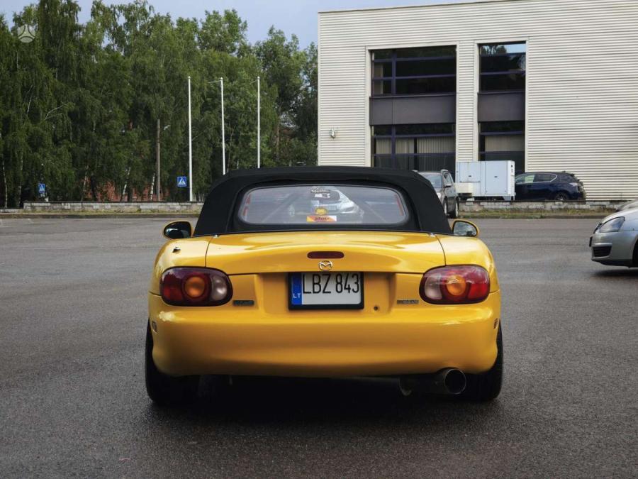 Yellow Mazda MX-5 2001 in Vilnius, with an engine capacity of 1.60 L and mileage of 187 thousand km for 6200 €, photo 7 on AUTOMOTO.COM.LV