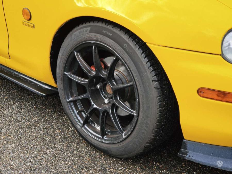 Yellow Mazda MX-5 2001 in Vilnius, with an engine capacity of 1.60 L and mileage of 187 thousand km for 6200 €, photo 12 on AUTOMOTO.COM.LV