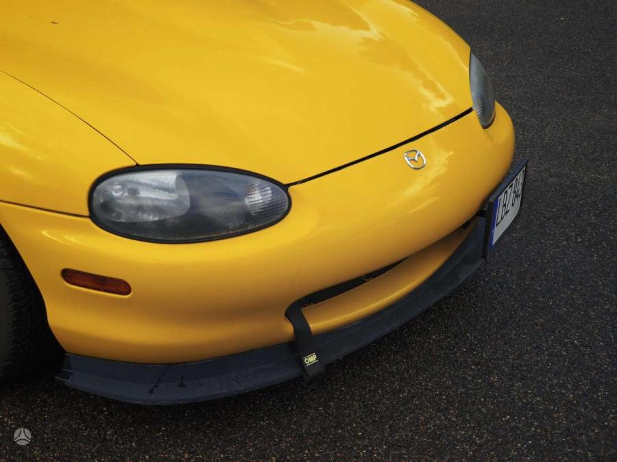 Yellow Mazda MX-5 2001 in Vilnius, with an engine capacity of 1.60 L and mileage of 187 thousand km for 6200 €, photo 13 on AUTOMOTO.COM.LV