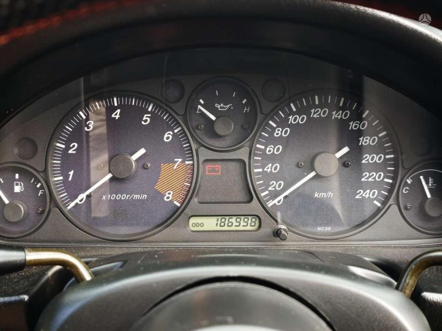 Yellow Mazda MX-5 2001 in Vilnius, with an engine capacity of 1.60 L and mileage of 187 thousand km for 6200 €, photo 23 on AUTOMOTO.COM.LV