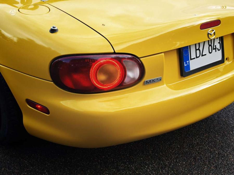 Yellow Mazda MX-5 2001 in Vilnius, with an engine capacity of 1.60 L and mileage of 187 thousand km for 6200 €, photo 25 on AUTOMOTO.COM.LV