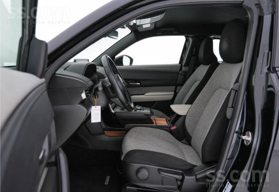 Black Mazda MX 2021 in Riga, with an engine capacity of 0.00 L and mileage of 42 thousand km for 15700 €, photo 5 on AUTOMOTO.COM.LV
