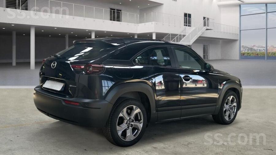 Black Mazda MX 2021 in Riga, with an engine capacity of 0.00 L and mileage of 60 thousand km for 15555 €, photo 4 on AUTOMOTO.COM.LV