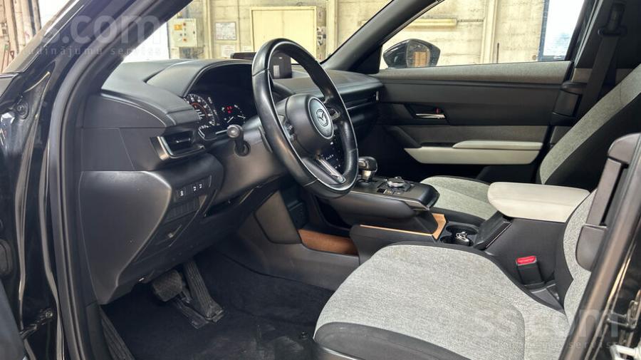Black Mazda MX 2021 in Riga, with an engine capacity of 0.00 L and mileage of 60 thousand km for 15555 €, photo 7 on AUTOMOTO.COM.LV
