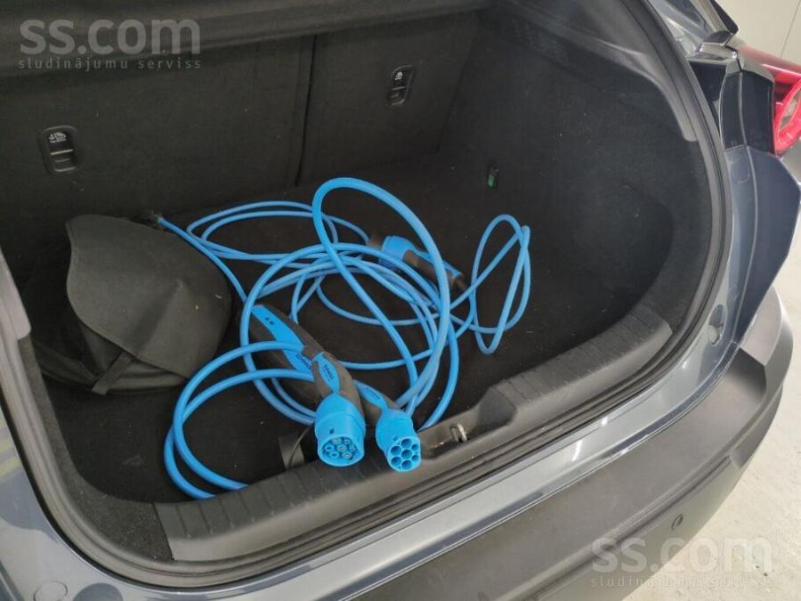 Grey Mazda MX 2020 in Riga, with an engine capacity of 0.00 L and mileage of 67 thousand km for 15990 €, photo 20 on AUTOMOTO.COM.LV