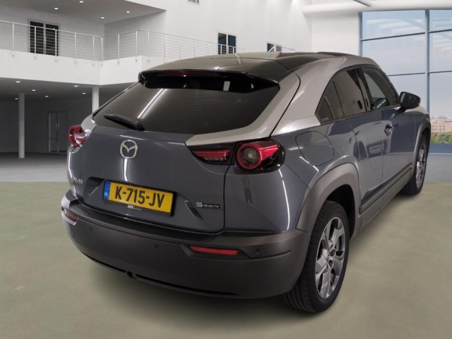 Grey Mazda MX 2020 in Riga, with an engine capacity of 0.00 L and mileage of 67 thousand km for 15990 €, photo 3 on AUTOMOTO.COM.LV