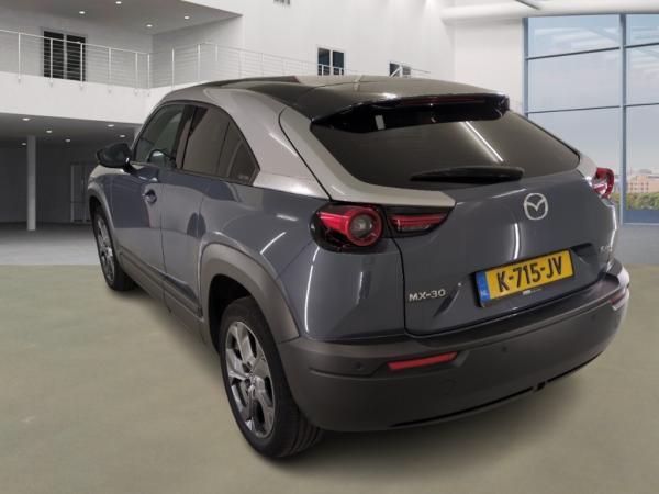 Grey Mazda MX 2020 in Riga, with an engine capacity of 0.00 L and mileage of 67 thousand km for 15990 €, photo 3 on AUTOMOTO.COM.LV