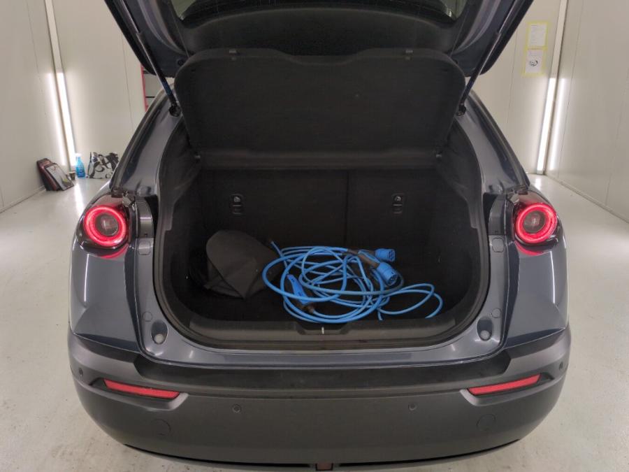 Grey Mazda MX 2020 in Riga, with an engine capacity of 0.00 L and mileage of 67 thousand km for 15990 €, photo 18 on AUTOMOTO.COM.LV