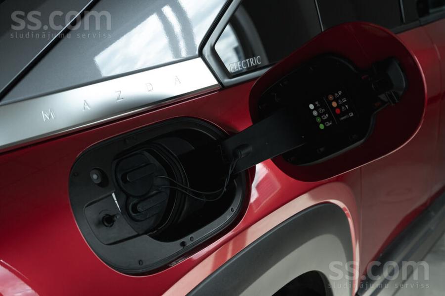 Sarkans Mazda MX 2021 Rīga, ar dzinēja tilpumu 0.00 L un nobraukumu 83 tūkst. km par 13490 €, foto 24 vietnē AUTOMOTO.COM.LV