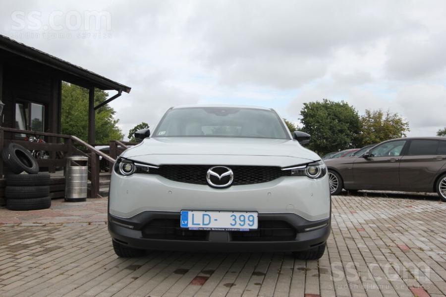 White Mazda MX 2020 in Liepaja, with an engine capacity of 0.00 L and mileage of 52 thousand km for 15000 €, photo 3 on AUTOMOTO.COM.LV