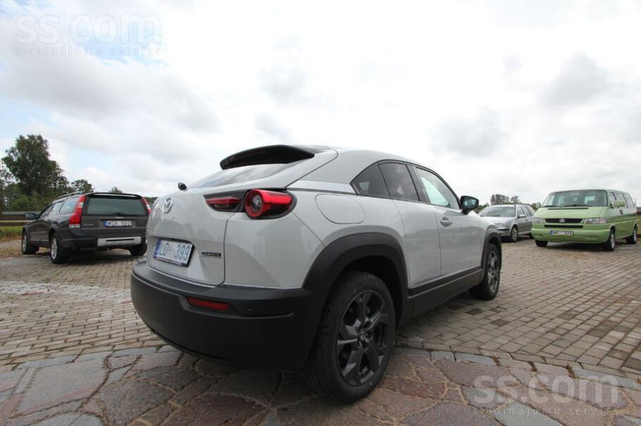 White Mazda MX 2020 in Liepaja, with an engine capacity of 0.00 L and mileage of 52 thousand km for 15000 €, photo 5 on AUTOMOTO.COM.LV