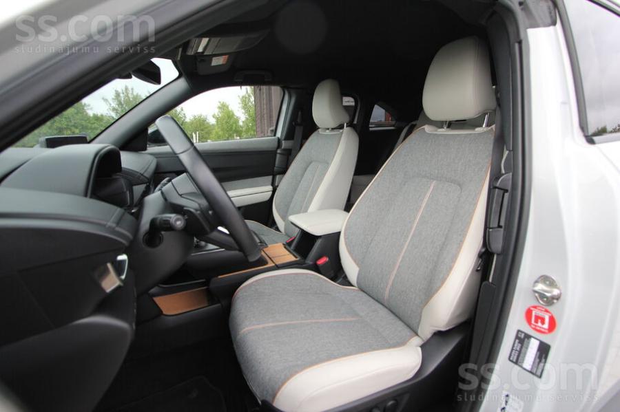White Mazda MX 2020 in Liepaja, with an engine capacity of 0.00 L and mileage of 52 thousand km for 15000 €, photo 10 on AUTOMOTO.COM.LV
