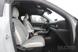 White Mazda MX 2020 in Liepaja, with an engine capacity of 0.00 L and mileage of 52 thousand km for 15000 €, photo 12 on AUTOMOTO.COM.LV