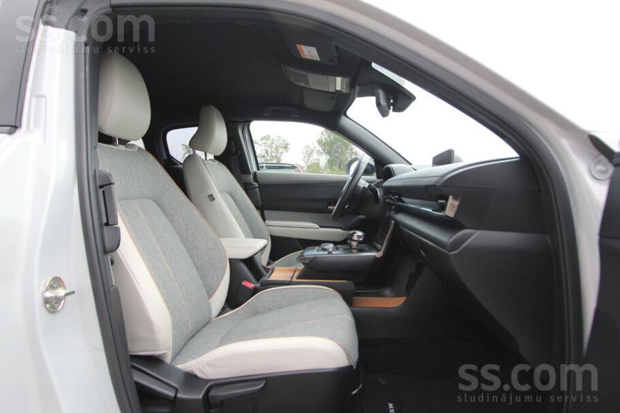 White Mazda MX 2020 in Liepaja, with an engine capacity of 0.00 L and mileage of 52 thousand km for 15000 €, photo 12 on AUTOMOTO.COM.LV